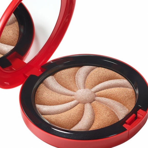 MAC Cosmetics | Makeup | New Mac Cosmetics Hyper Real Glow Highlighter ...